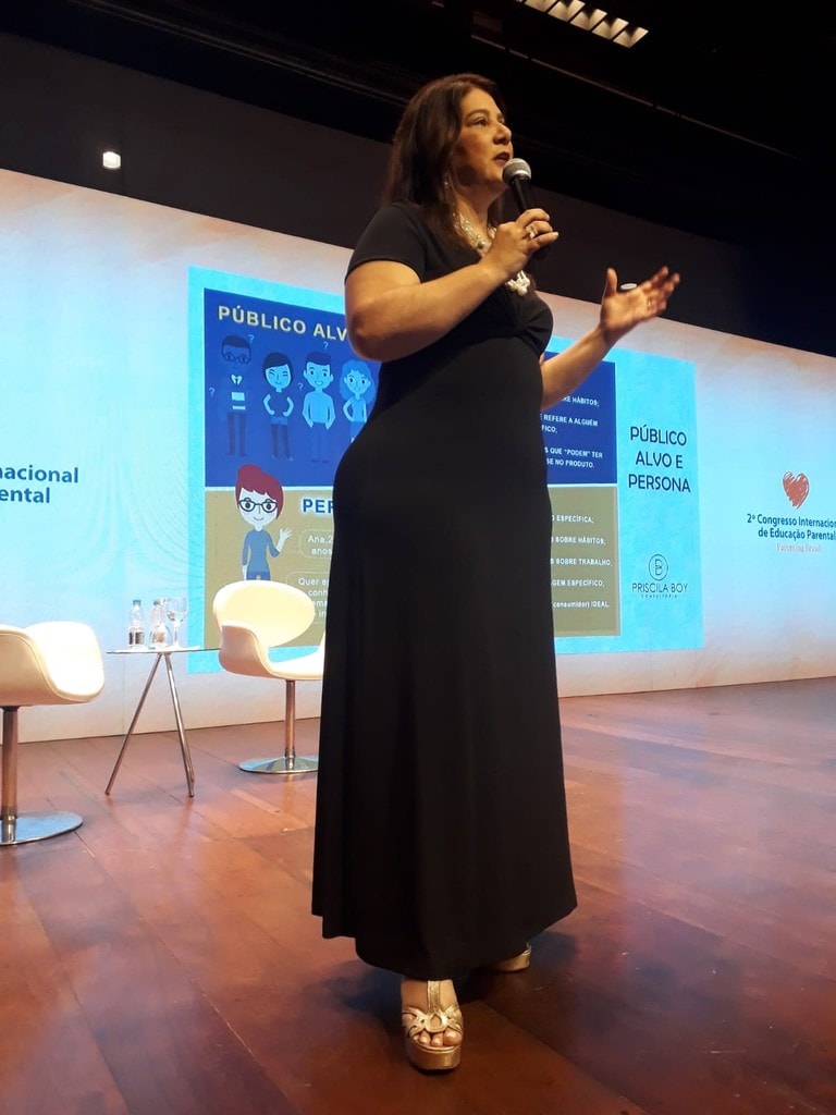 Pedagoga Priscila Boy aborda o papel da escola na educação parental