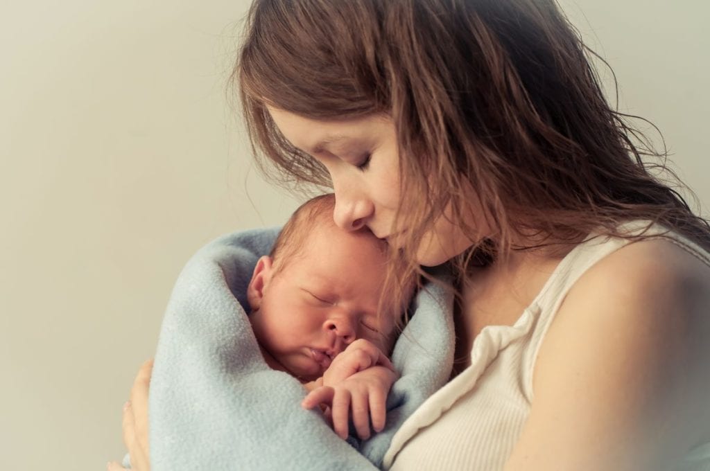 Quando a mãe adoece, quem cuida do bebê?