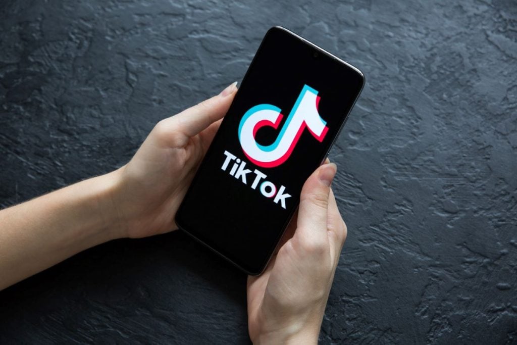 TikTok define limite de tempo para adolescentes na plataforma