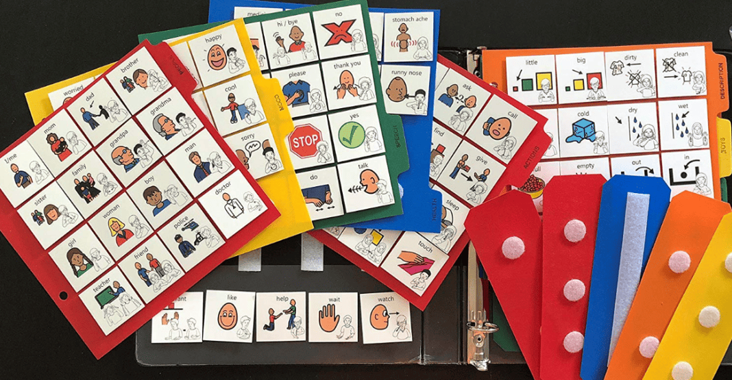 Comunicação alternativa é essencial para crianças com deficiência